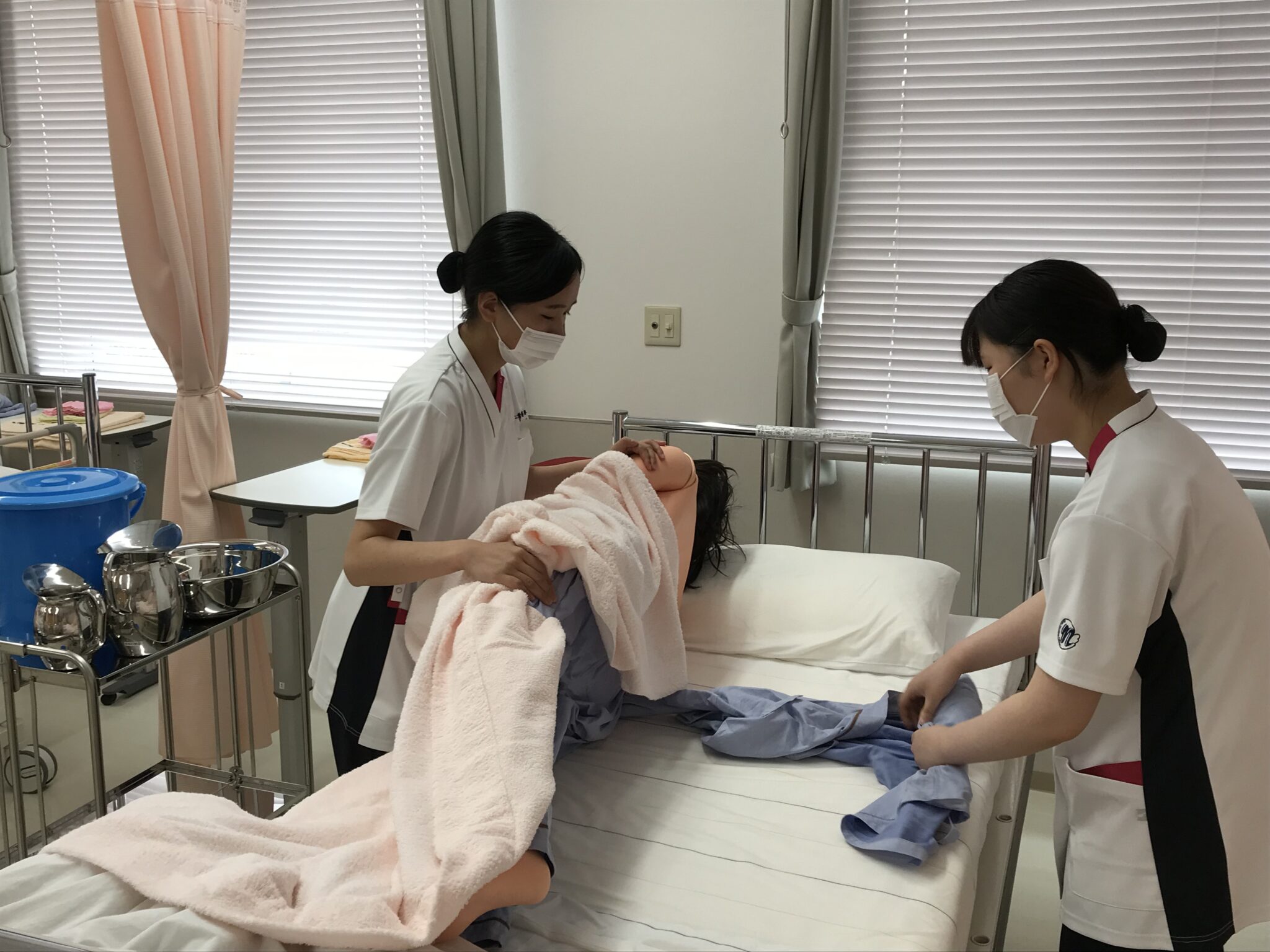 【演習】身体の清潔と援助（全身清拭） | 村上看護専門学校
